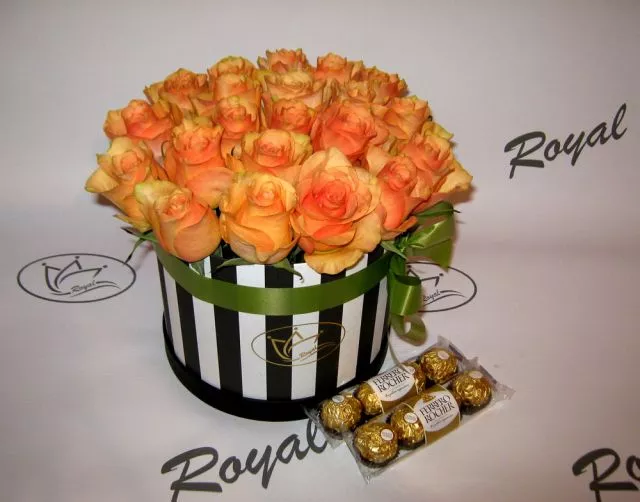 BOX OF FLOWERS SA RUŽAMA I FERRERO ROCHER 142