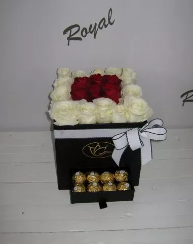 KUTIJA SA RUŽOM I FERRERO ROCHER 456