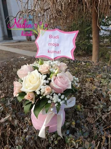 ROZE RUŽE U KUTIJI K074