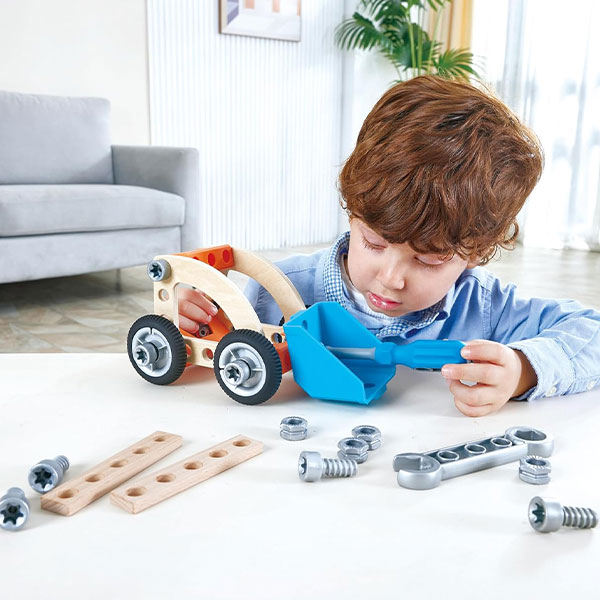 Drvena igračka Automobil na šrafljenje Hape Toys 003296