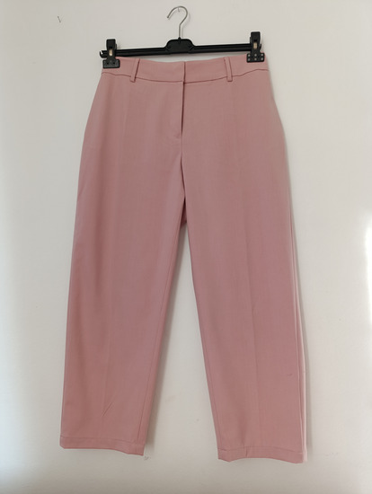 H&M puder roze pantalone – Elegantne i moderne