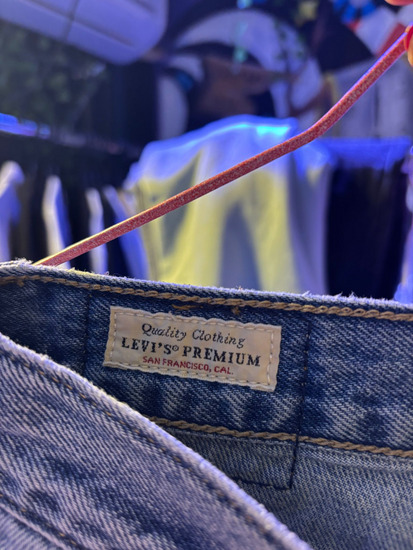 Levis mom farke 28