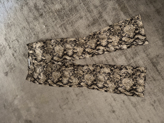 Prelepe pantalone zmija print