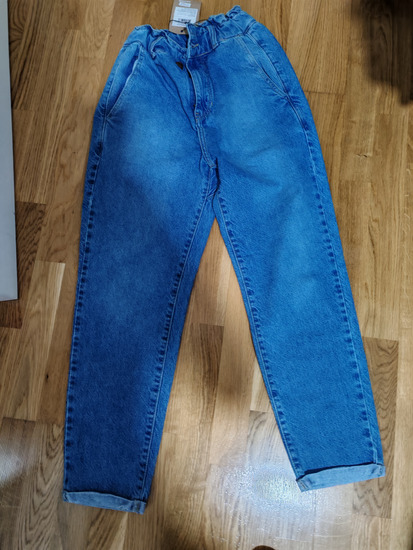 Exterra farmerke sa etiketom