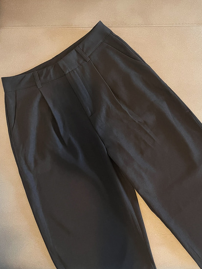 Elegantne sive pantalone širokih nogavica NOVE