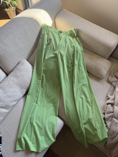 NOVE ZARA zelene pantalone XS visokog struka