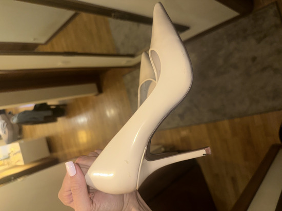 OB1- Zara stikle nude