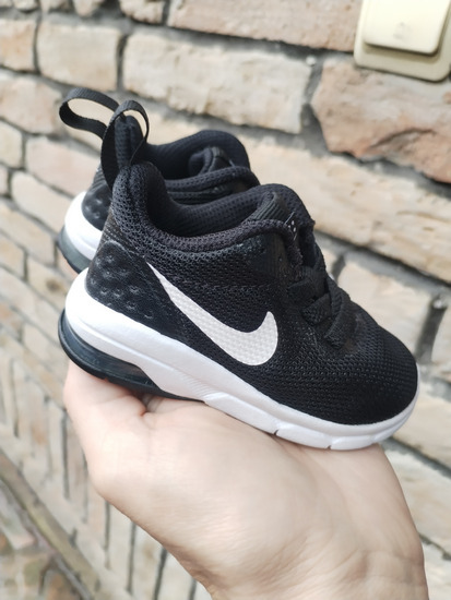 Nike patike za dečake, broj 18,5