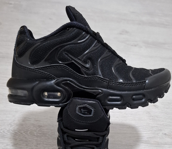Nike Air Max Plus decije patike br.33.5 - original