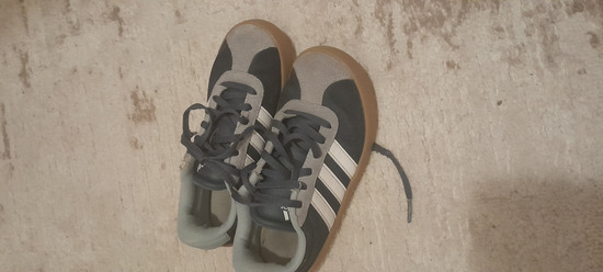 Adidas patike 31 br kao nove 18.5 gaz