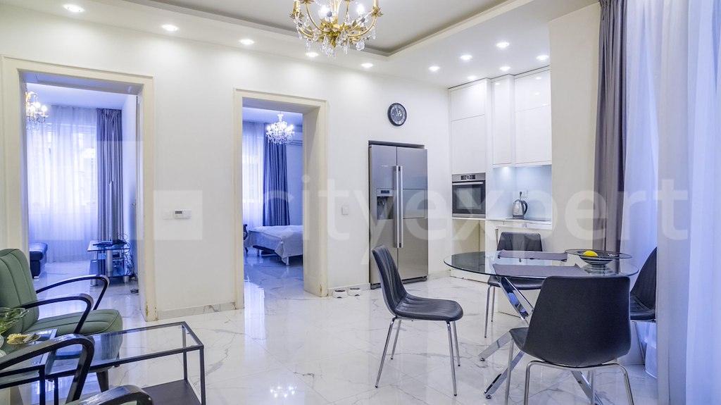 Stan za izdavanje BEZ PROVIZIJE: Četvorosoban, 75m², Carigradska, Stari grad - 1500€