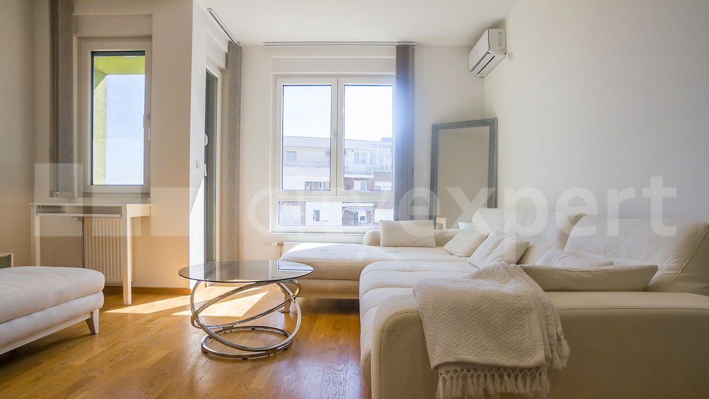 Stan Izdavanje Novi Sad Bez skrivenih troškova - 31m², Cara Dušana, Novi Sad - 450€