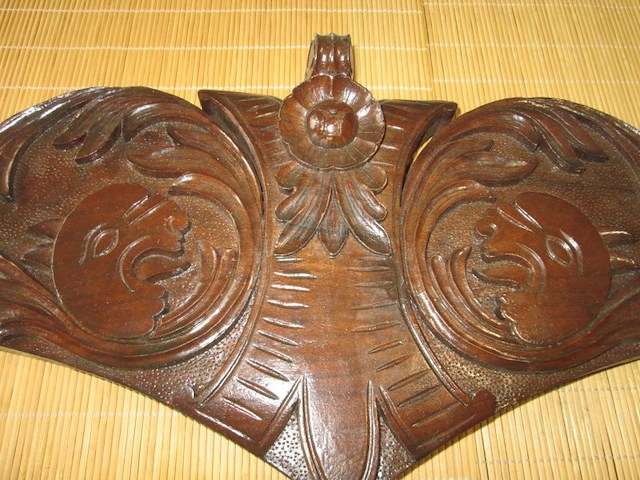 Drveni ornament u duborezu