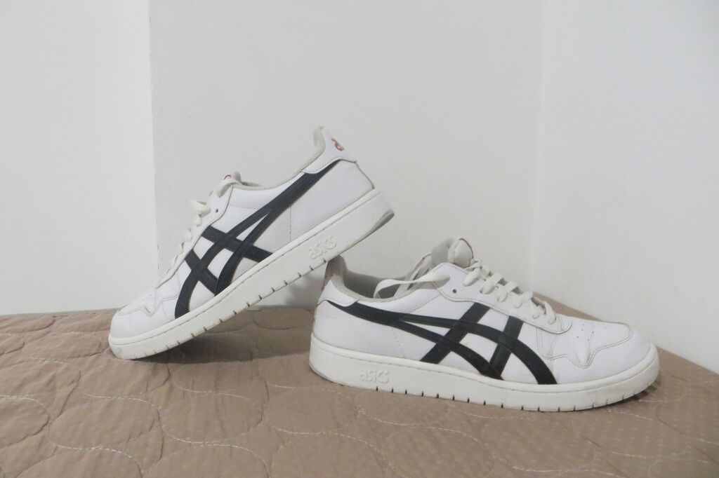 ASICS br 44 28cm unutrasnje gaziste stopala, materijal koza, bez mana