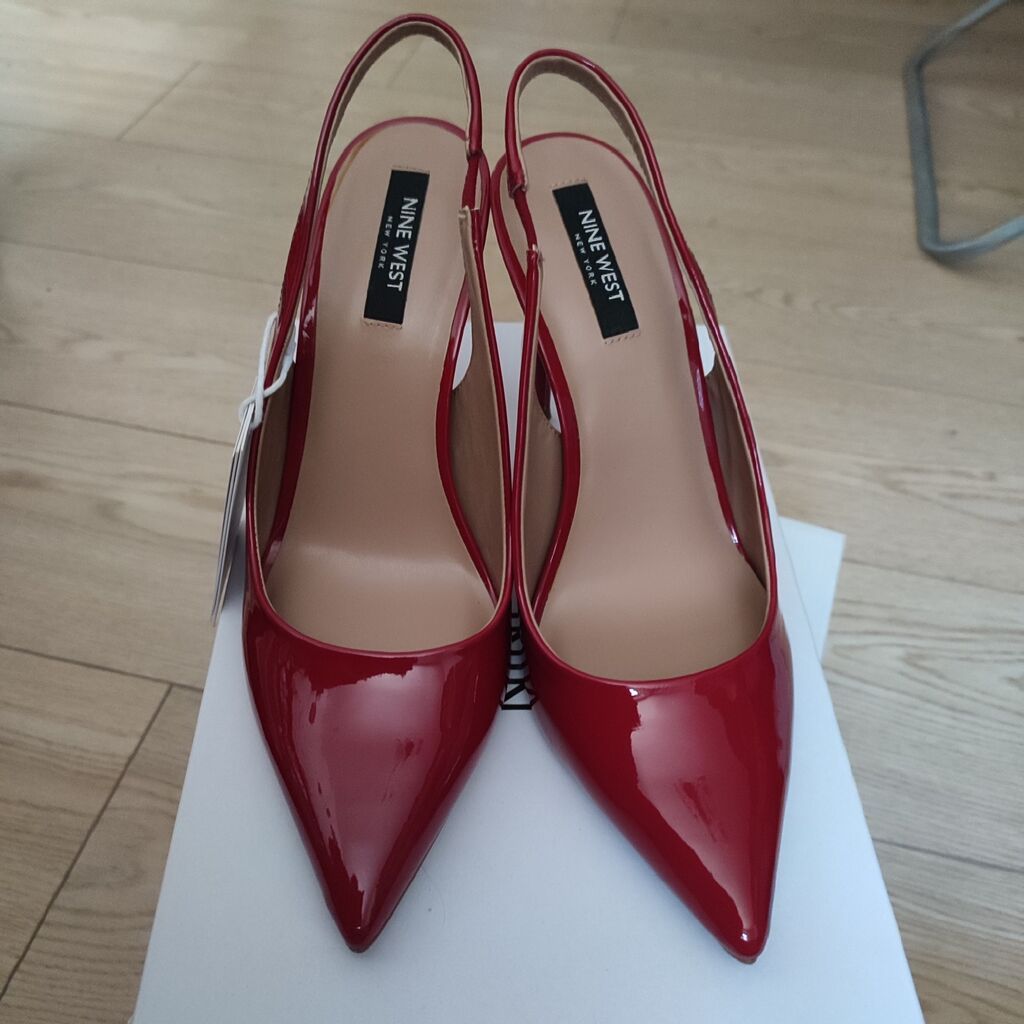 Nine West ženske lakovane salonke sa otvorenom petom u crvenoj boji