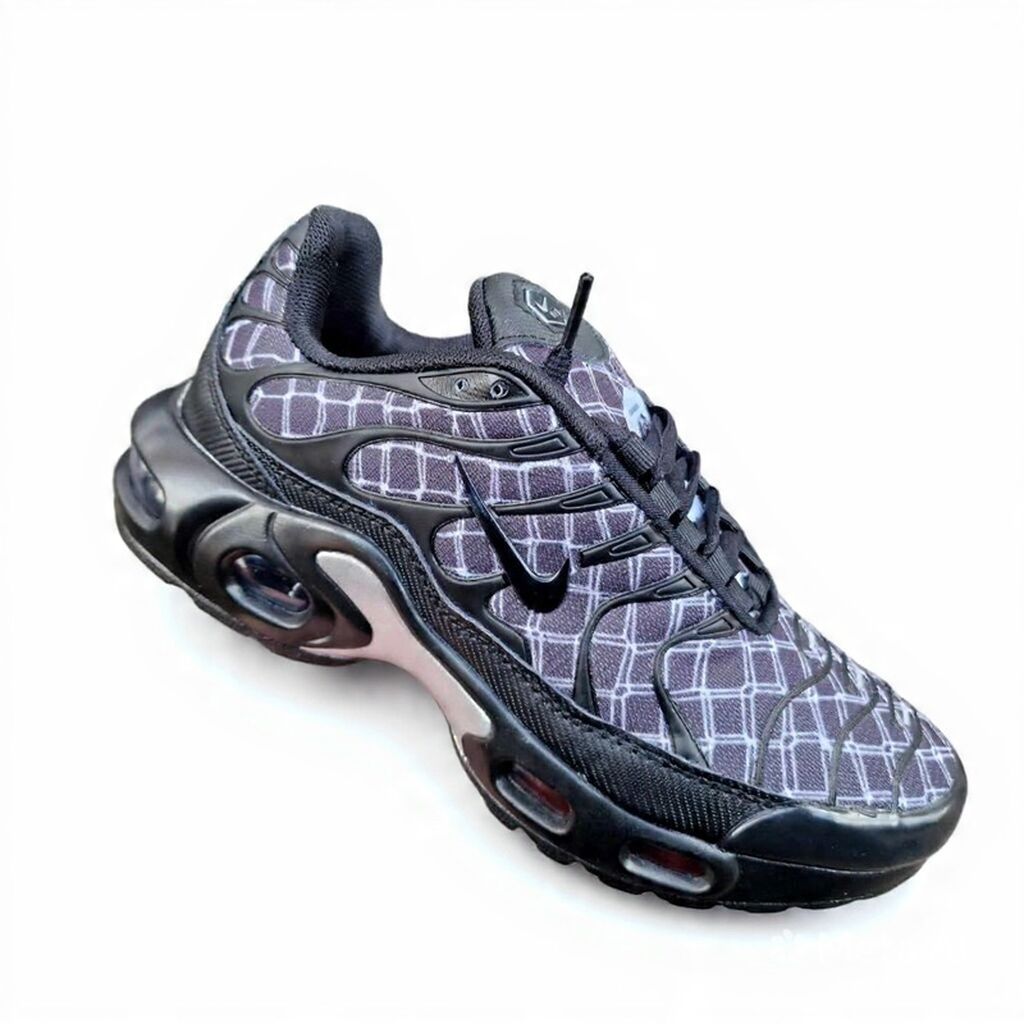 Nike Air Max Plus “TN” patike – crno/siva varijanta sa geometrijskim