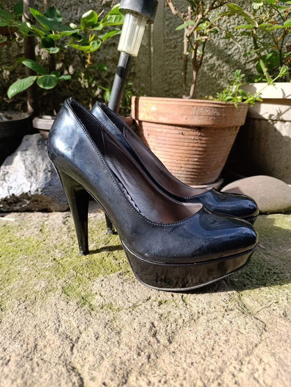 Lakovane salonke br 38,poreklo Turska,visina stikle 12 cm,gaziste 22
