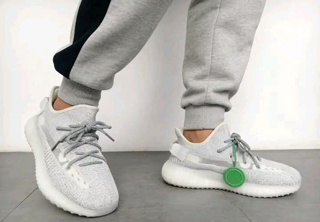 04. kreće sezona yezzy patike od 36 do 46 4500din najprodavaniji