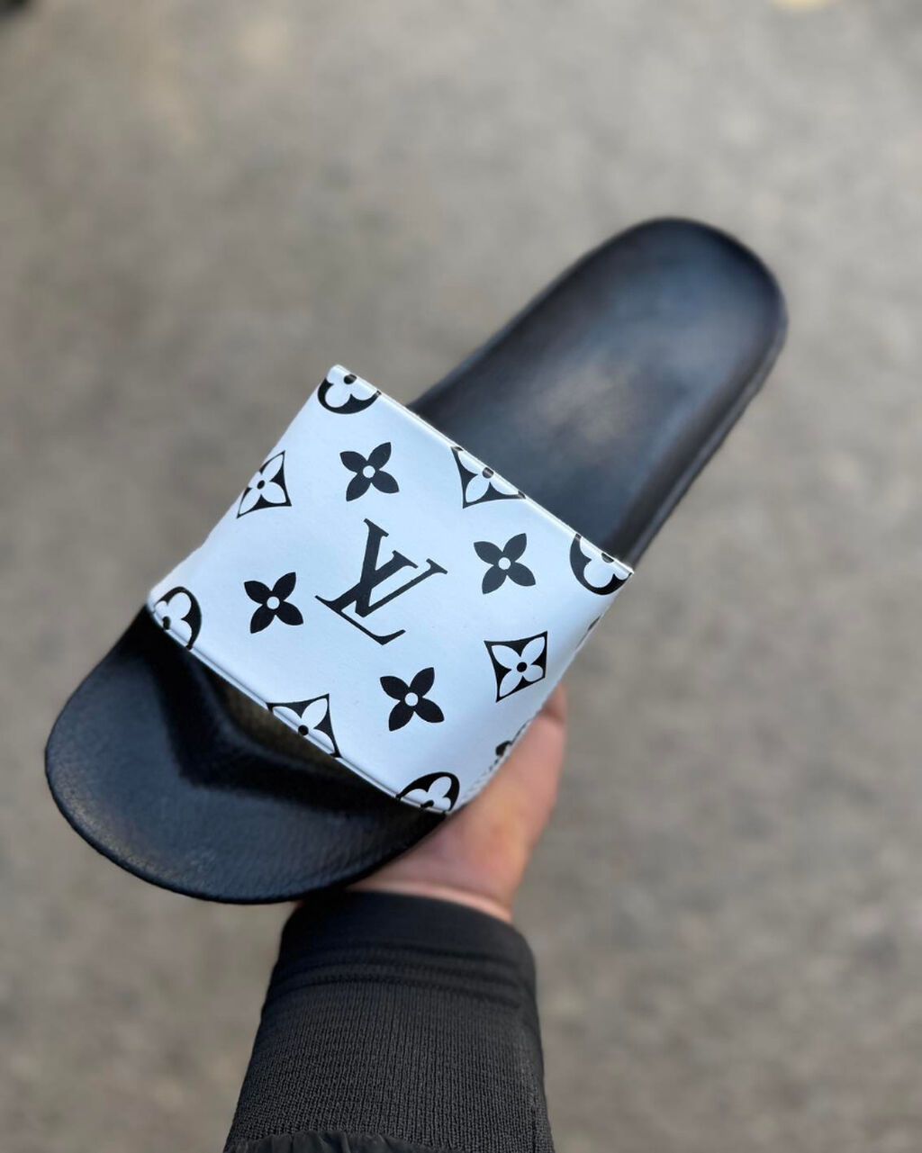 Lois Vuitton papuče crne i bele NOVO Novo Brojevi 36 do 44 fb Moja
