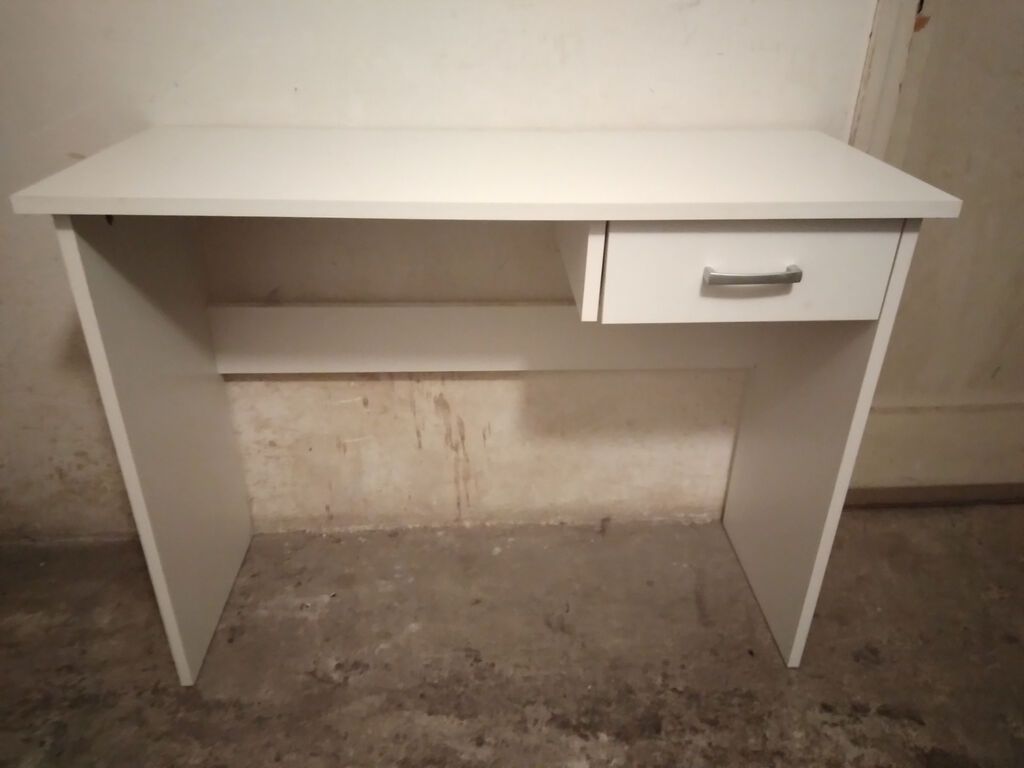 Kompjuterski-pisaci sto dim. 100x40 cm. beli sa 1 fijokom,ocuvan