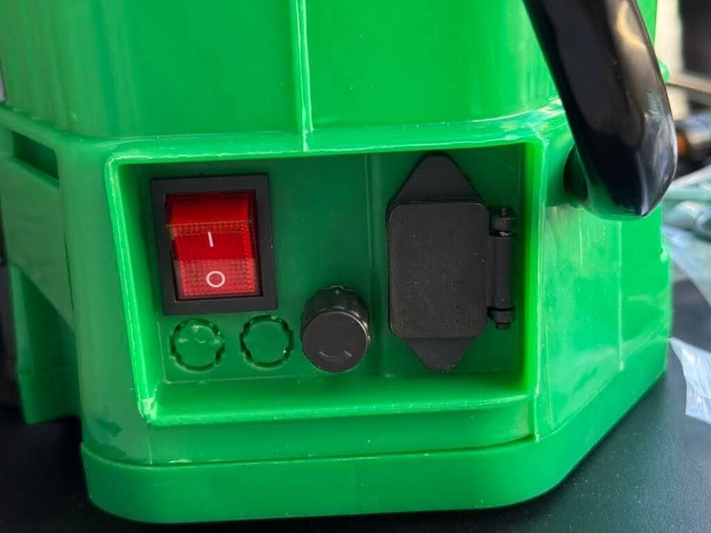 04. BREMEN LEĐNA AKUMULATORSKA PRSKALICA 16L – RUČNA I NA BATERIJU!