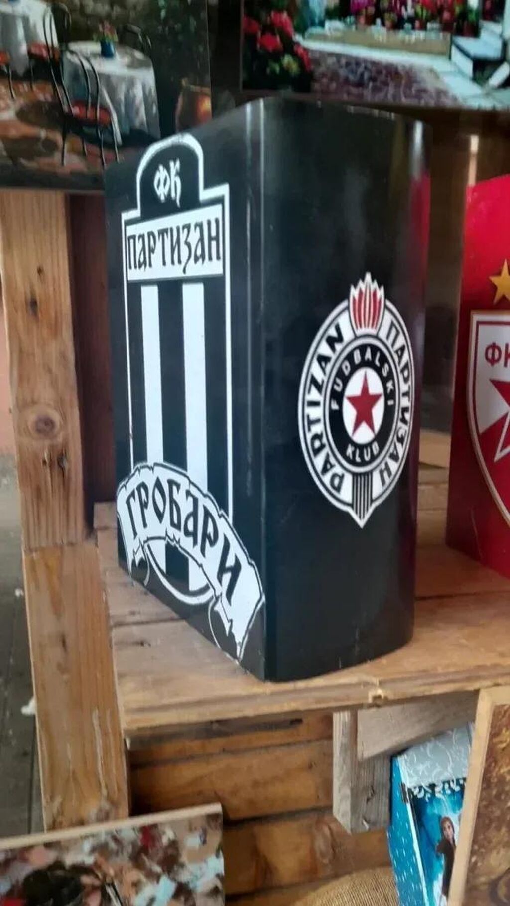 PARTIZAN GROBARI DRVENA KUTIJA-KNJIGA NOVA PARNI VALJAK JNA | Cene