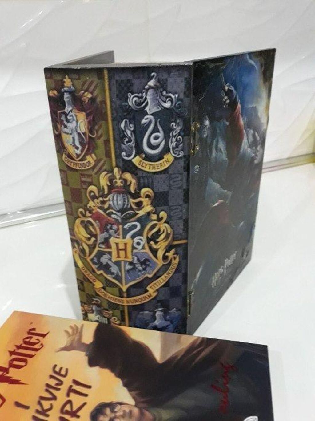 HARRY POTTER DRVENA KUTIJA-KNJIGA NOVA AKCIJA | Cene nisu fiksne