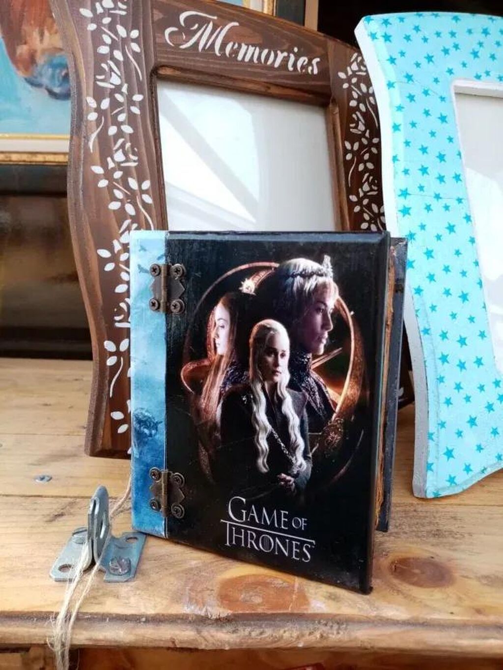 GAME OF THRONES DRVENA KUTIJA-KNJIGA MALA NOVO AKCIJA | Cene nisu