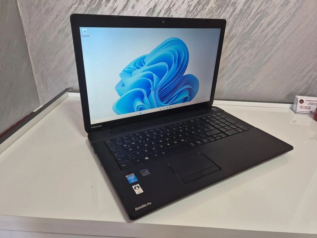 Toshiba Satellite Pro – poslovni laptop sa numeričkom tastaturom