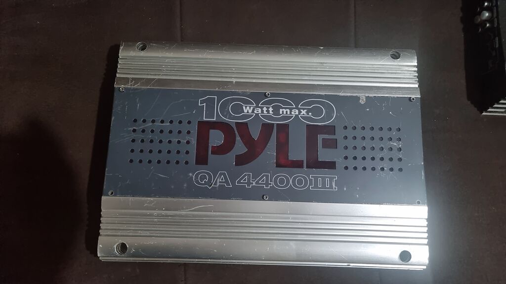 Pyle QA 4400III auto pojačalo – 4-kanalni model, 1000 W max. Glavne