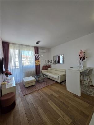 Jednoiposoban stan 34 m², Centar, Novi Sad, 2. spr