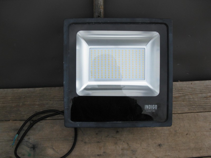 INDIGO Lighting LED reflektor br.1-citaj opis