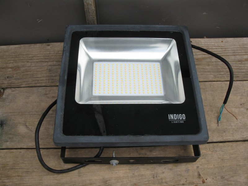 INDIGO Lighting LED reflektor br.4-citaj opis