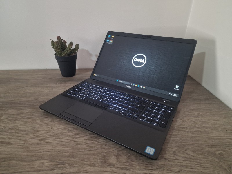 DELL Precision 3541 - i7-9850H - 16GB - Quadro P620 4GB