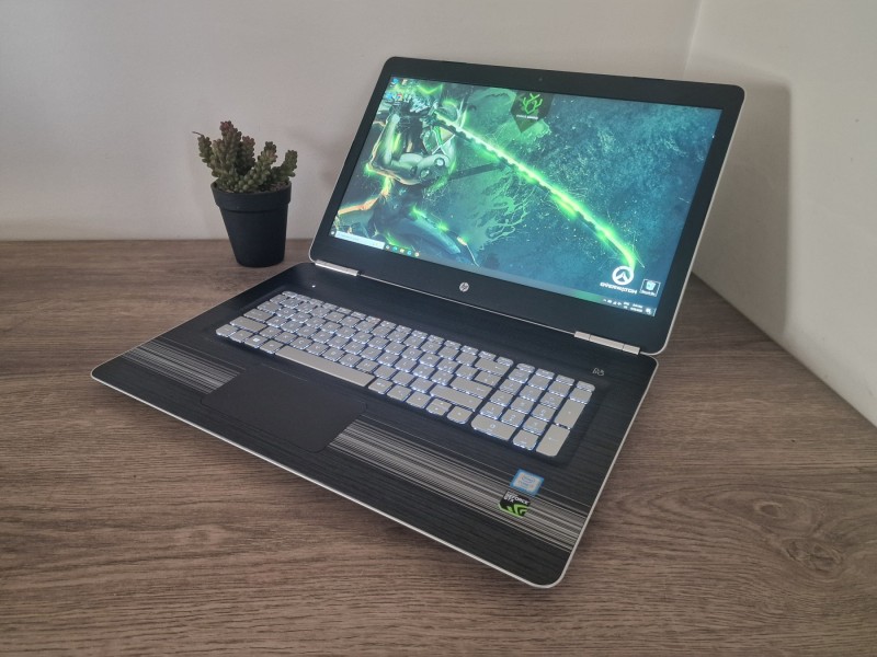 HP Pavilion 17- i7-6700HQ - 256GB m.2 - GTX 960 - TOP