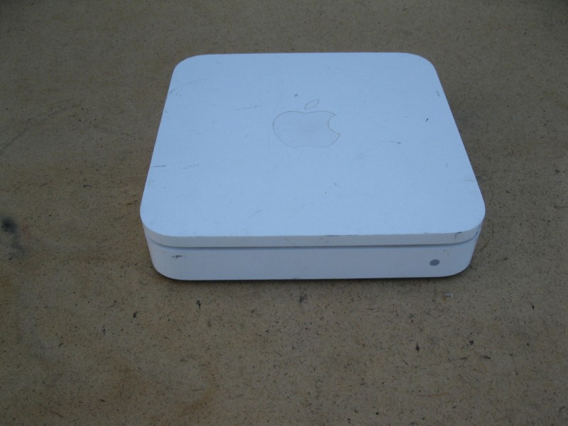 APPLE A1143 dual-band bezicni ruter br.1