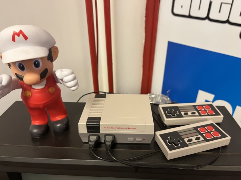 NES konzola clon + 2 dzojstika