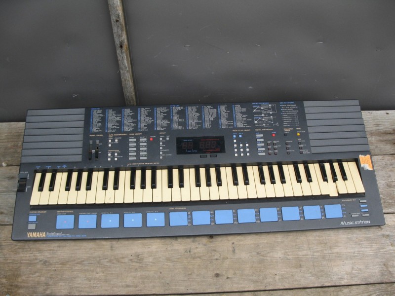 YAMAHA PortaSound PSS-680 klavijatura-citaj opis