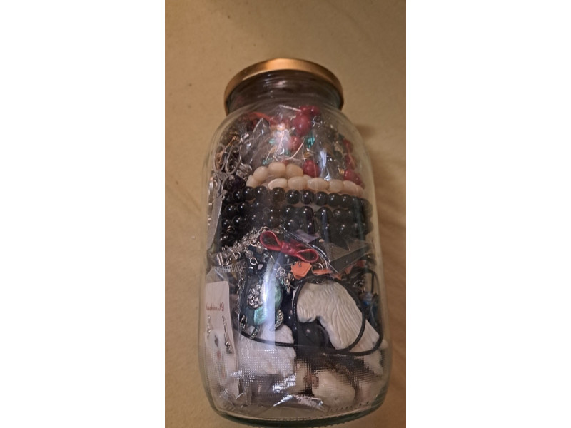 Tegla sa nakitom lot mystery jar