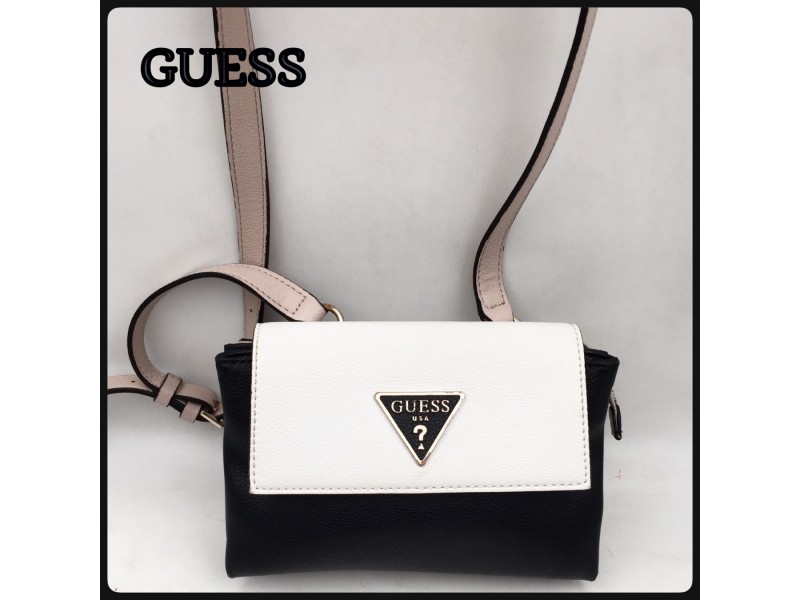 GUESS - TROBOJNA MODERNA TAŠNICA