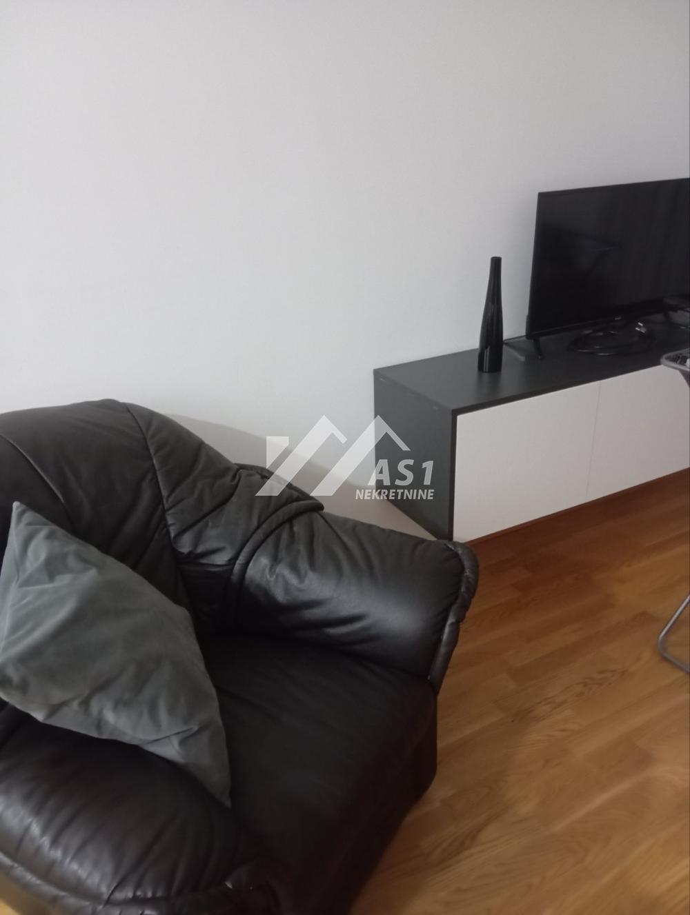 IZDAJE SE JEDNOIPOSOBAN STAN NA PODBARI ID#6562
420 €