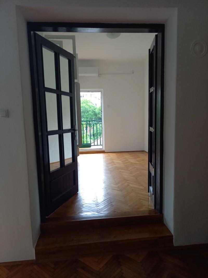 Zemun-centar, 60m2, 2.0, I/3, klima ID#1955
550 €