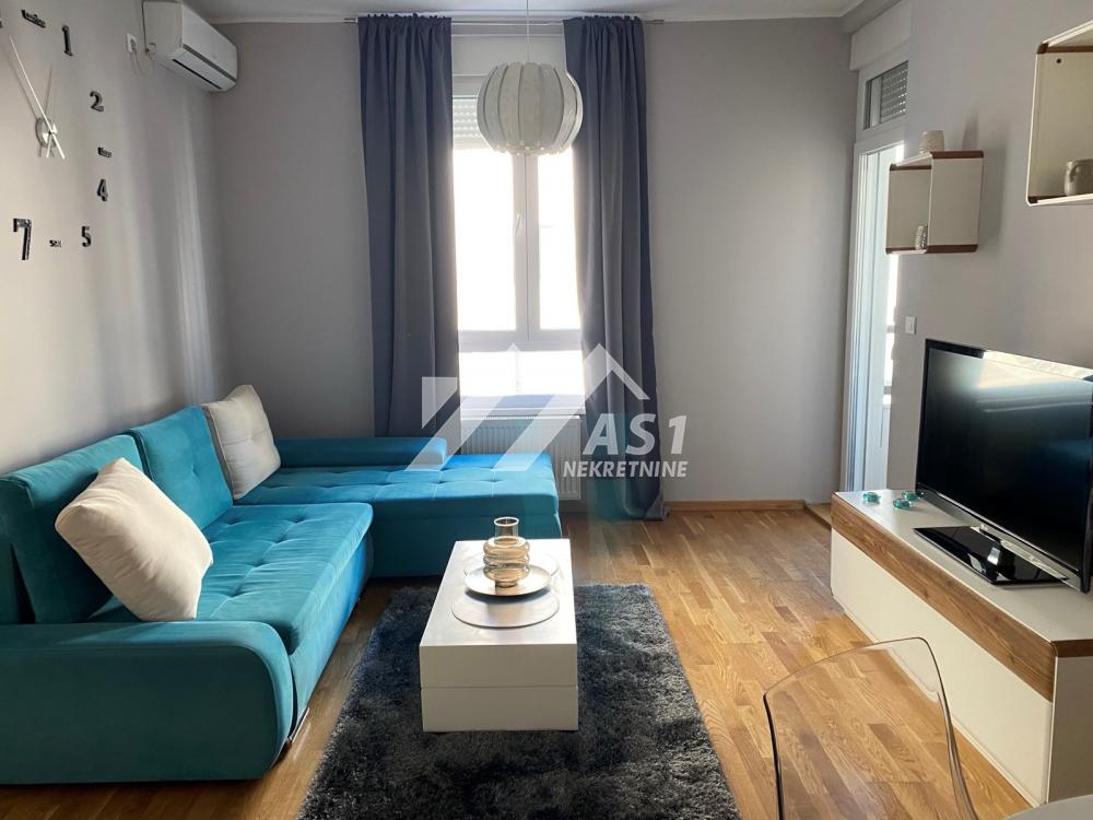 Izdajem LUX trosoban stan u Strogom Centru grada !!! Novogradnja ID#6546
900 €