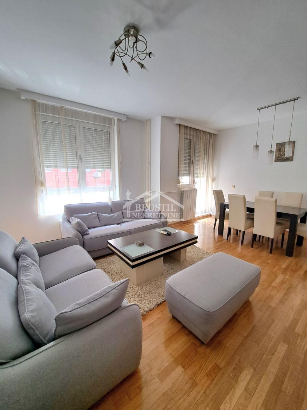 Crveni krst, trosoban sa dva garažna mesta ID#25001
800 €