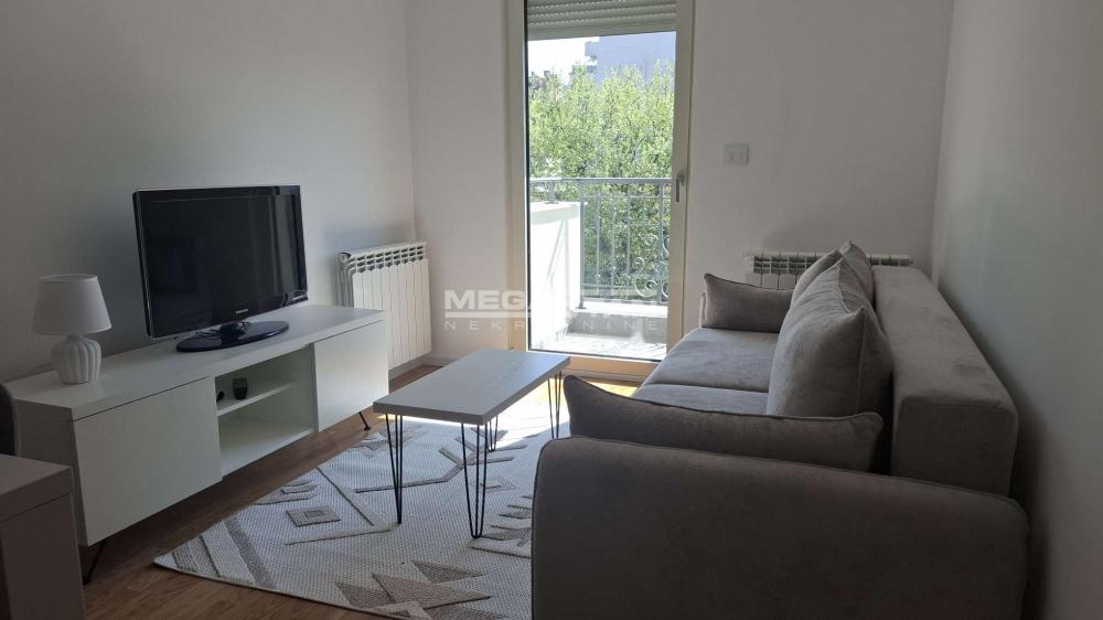 Đeram, lux, namešten, odmah useljiv
650 €