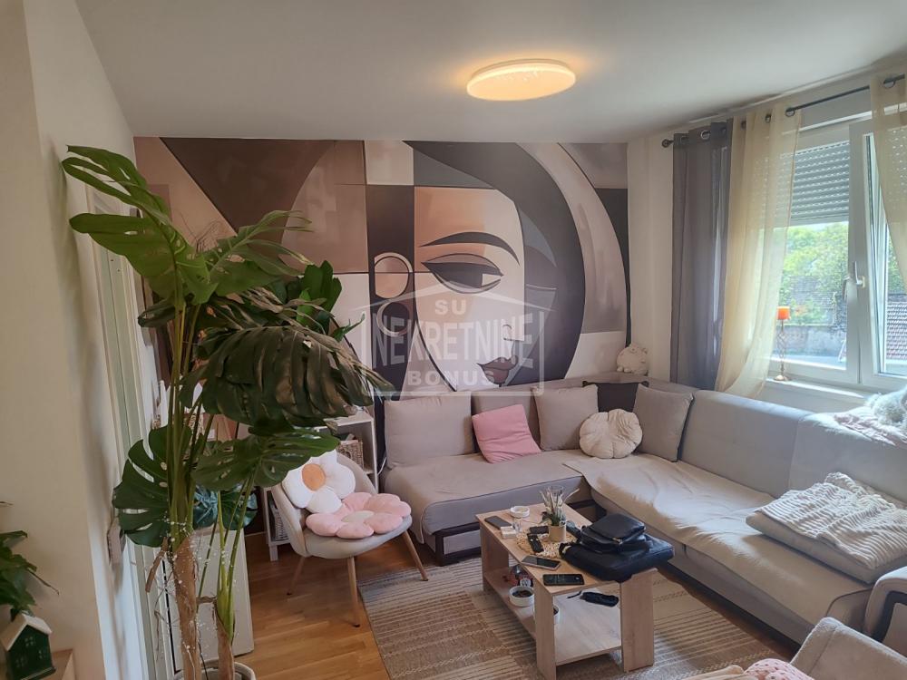 Subotica-Dudova Šuma-dnevni boravak + 2 spavaće sobe, kompletno namešten ID#2131
149.900 €