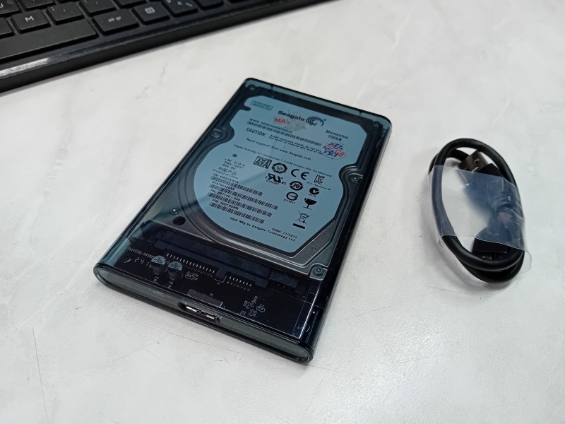 exsterni hard 750gb seagate ispravan nova kutija