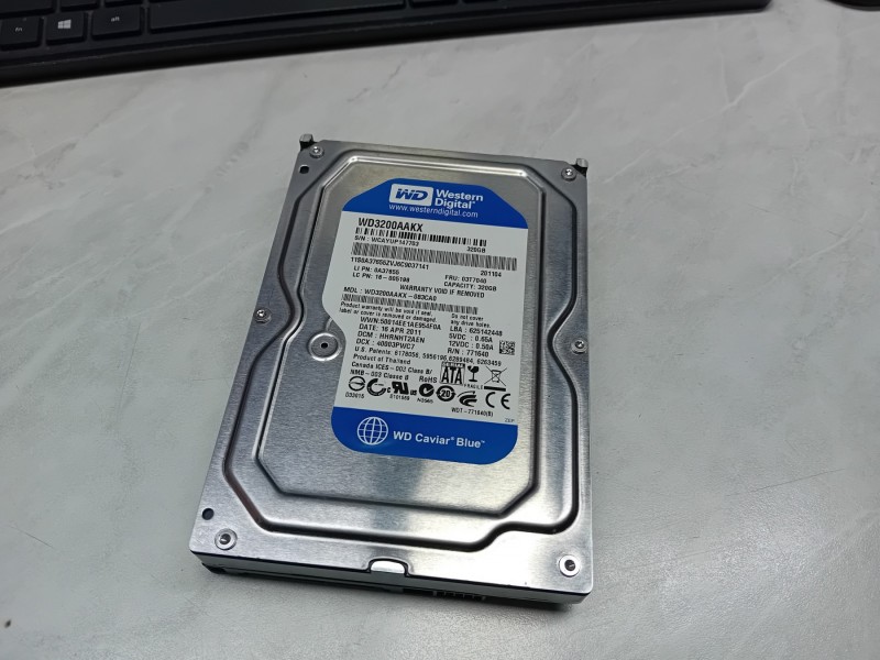 hard disk sata II 320gb wd ispravan win 10 na njemu