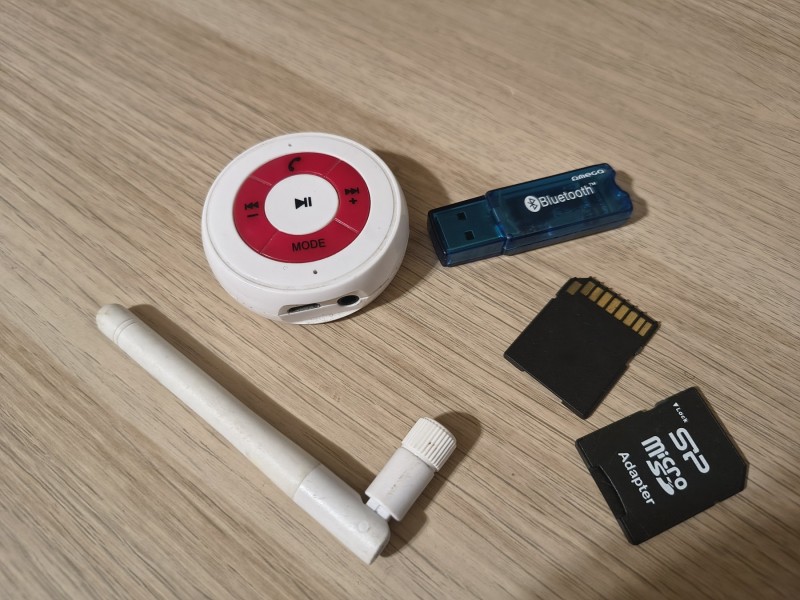 Bluetooth PT-750 audio predajnik + ostalo sa slike