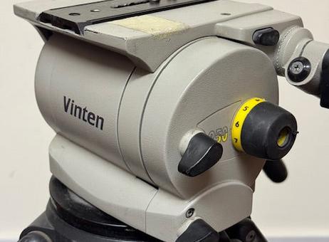 Vinten Vižn 250 sa 1 Pan Bar studijskom kolicom i aluminijumskim nogama sa dva nivoa